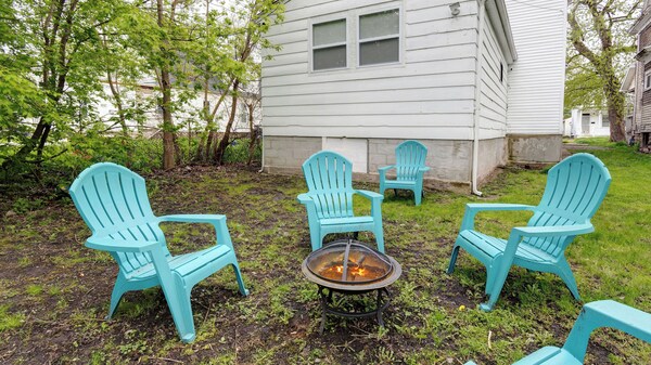 7 Bedroom House! Walk To Niagara Falls! - Niagara Falls