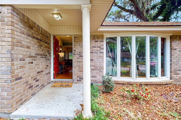 Charming Dog And Wheelchair Friendly Home With Beach Gear - Wilmington Island, GA