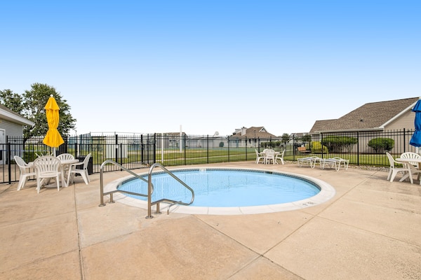 Bethany Bay 2nd Floor Condo W/shared Pool, Tennis Court, On-site Golf, Balcony - Delaware