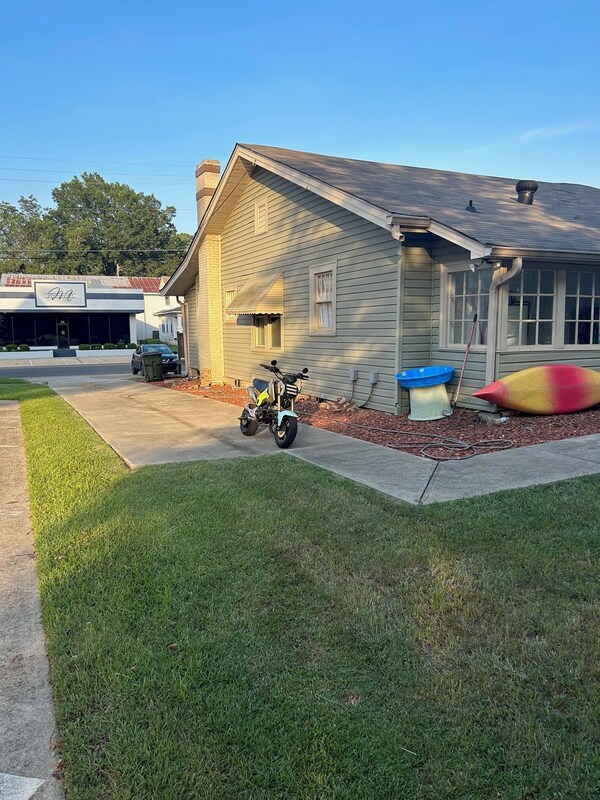 4-bedroom House Within Walking Distance To Bryant Denny Stadium And Downtown - Tuscaloosa, AL