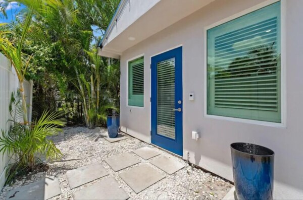 Chic Upscale Tiny House With Wifi And Ac Best Location In Palm Beach Gardens - Jupiter