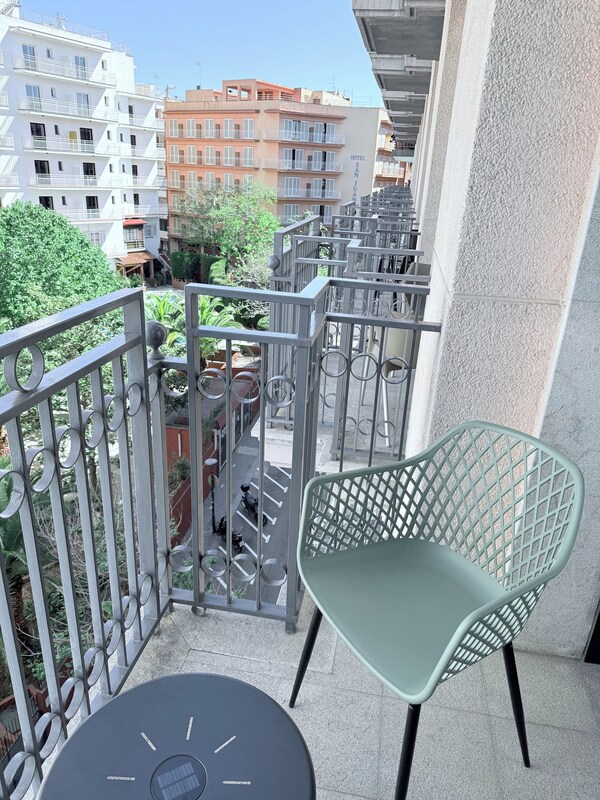 Beach, Parking & Pool  Central Stay Just 600m From The Sea - Blanes