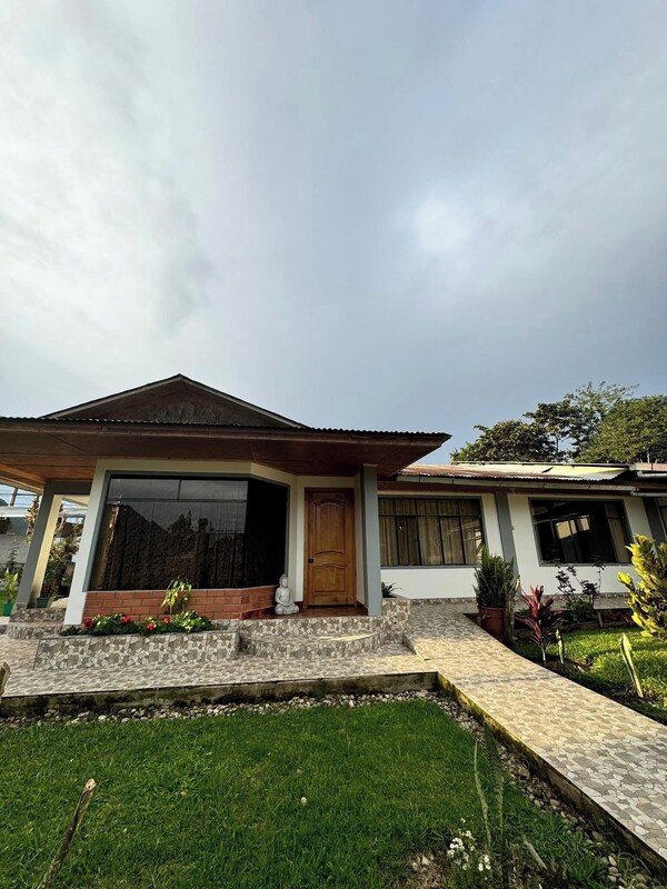 Only 3 Blocks From The Land Terminal! Ideal House For A Vacation - Oxapampa