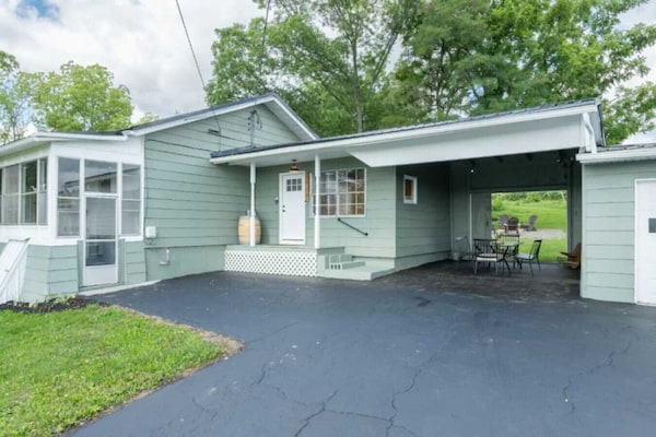 Mod And Vine: 3br Vineyard House - Seneca Lake, NY