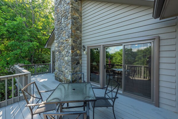 Ivy Cottage | Pet Friendly Black Mountain Cottage - Black Mountain, NC