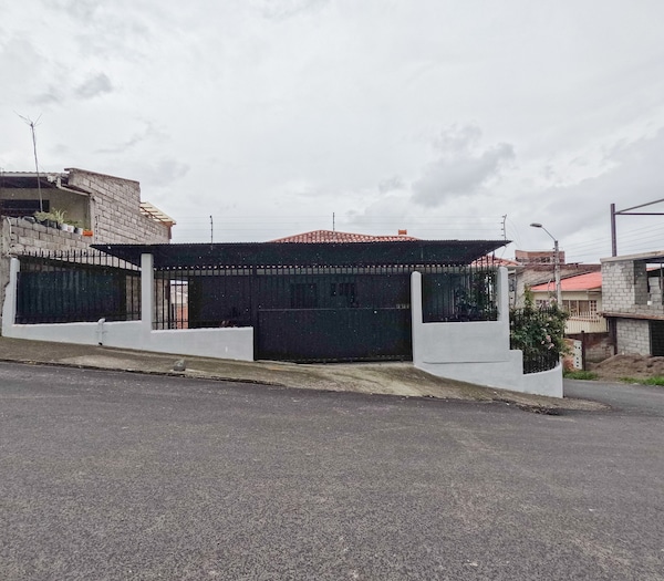 Spacious House In Front Of A Park (Pet Friendly) - Cuenca