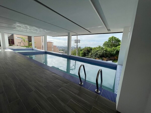 Golden Poppy 2-bedroom Condo With Wifi, Ac In Amazing Cebu City - Cebu