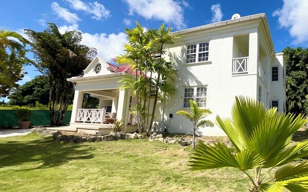 Enjoy The Perfect Getaway In This Spacious, Comfortable 4-bedroom Villa With Private Pool - Barbados