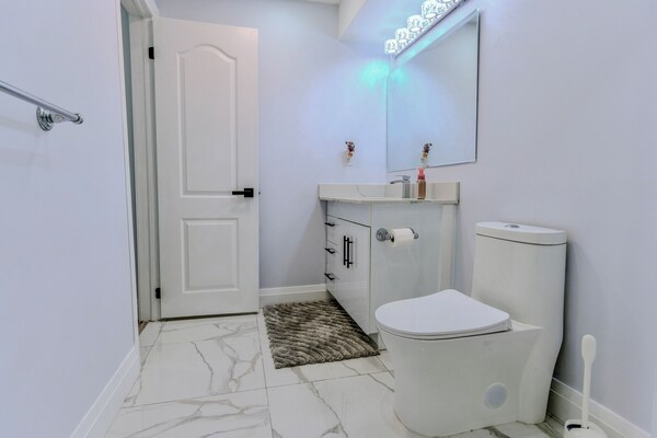 Luxurious Unit In Hyde Park - London, Ontario