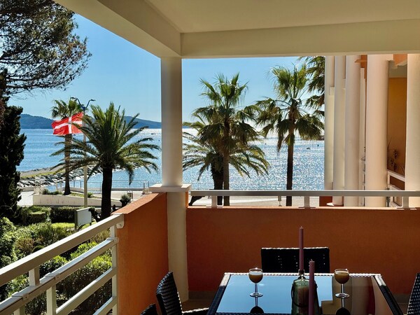 Apartment With Breathtaking Sea Views. Almost A Foot In The Water - La Môle