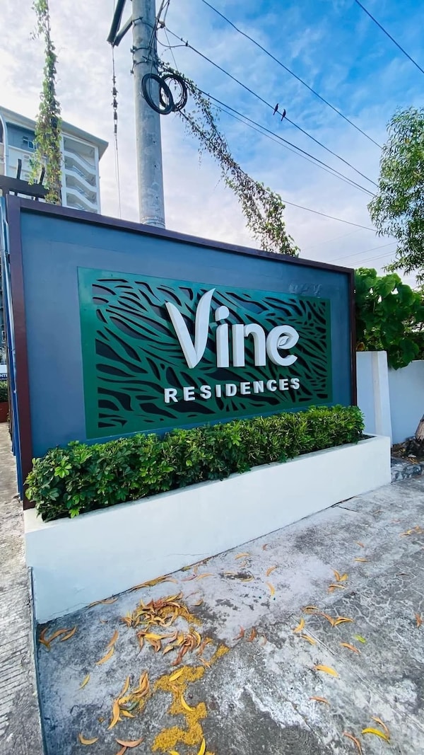 Inang Emy's Haven: 2br Qc Condo At Vine Residences W/ Free Wifi - Meycauayan