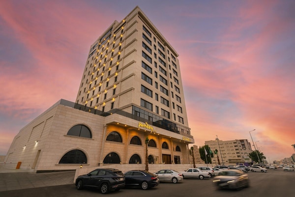 Deluxe King Vibes | Stylish Stay In Jeddah - Jeddah