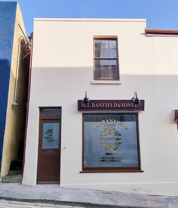 Modern 2-bed Townhouse + Free Private Parking - Brighton