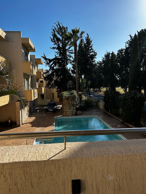 Sunlit Comfort In Paphos : Cozy, Family-friendly 3-br Apartment Near Everything - Paphos