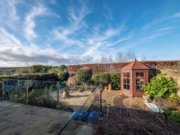 Bright Bungalow Near Town & Estuary With Parking - Kingsbridge