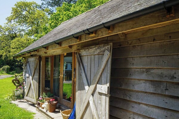 Escape To An Idyllic Countryside Couple's Retreat - Totnes