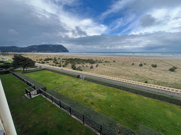 Beachfront Condo 3rd Floor Corner Unit Sleeps 4, Spectacular Panoramic Ocean Vie - 캐넌 비치