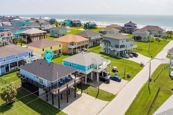 Outlaw's Inn - Gulf View, Fenced Yard, Outdoor Bar - 3 Bedroom - Bolivar Peninsula, TX