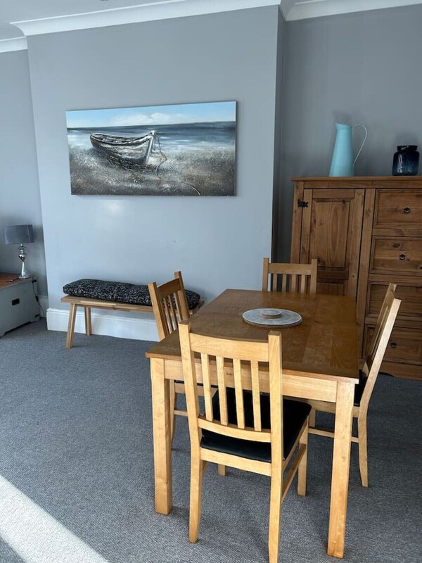Central And Convenient With Private Parking - Fareham