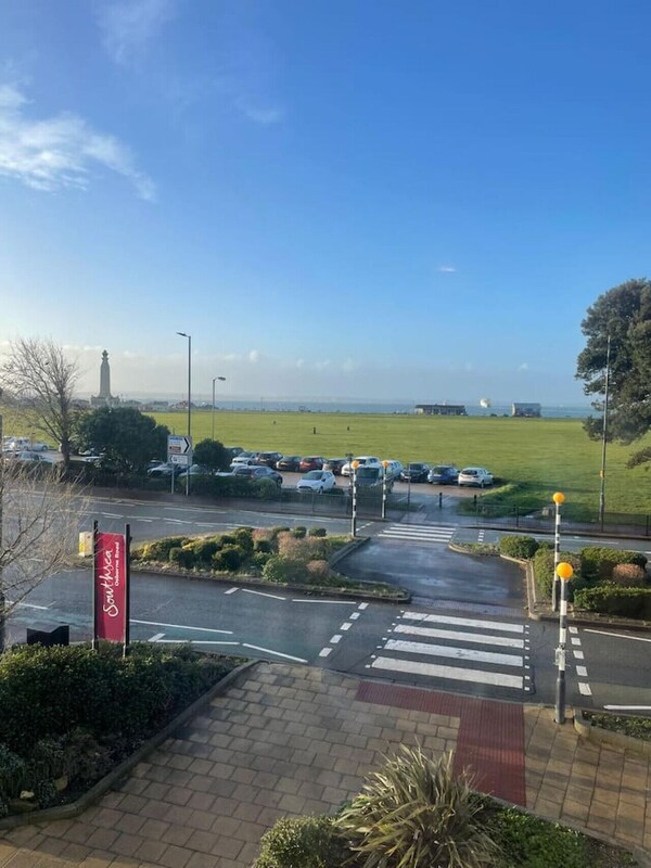 Sea From The Sofa, Large 3 Bedroom, 2 Bathroom - Isle of Wight