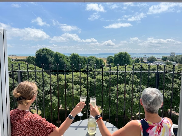 Skyline Oasis Panoramic Sea View - Hayling Island