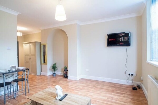 Modern Stylish 1 Bedroom Home - Rotherham, UK
