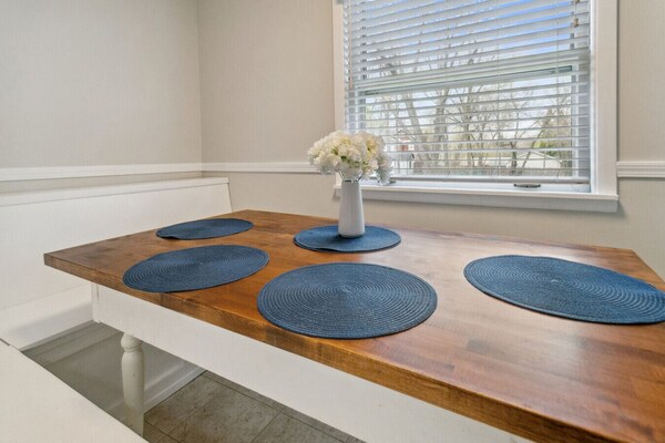 Cozy 3 Bedroom In Dt Libertyville Near Naval Base! - Waukegan, IL