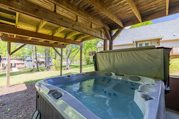 Lakefront  Hot Tub  Dock  Tiki Bar  Kayaks  Paddleboard  Canoes  Fire Pit - Lake Gaston