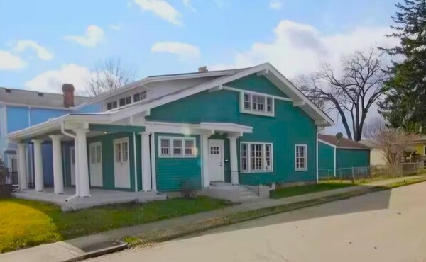 Spacious, Southern Charm! 4-bedroom House In Dayton That Accommodates 11 Guests! - Dayton