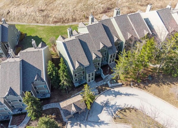 2bdr Blue Mountain Slopeside Condo - Collingwood