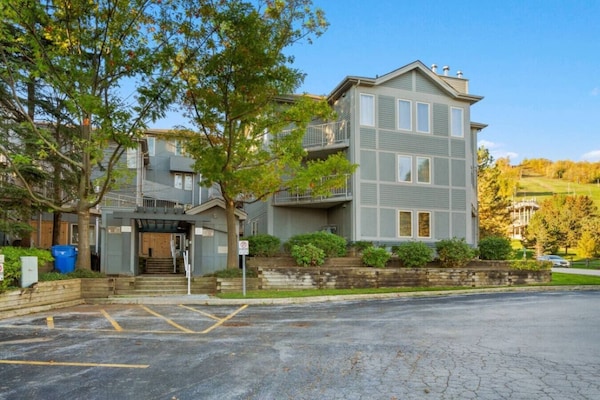 Ground-floor Cachet Crossing, Steps To Bm Village! - Collingwood