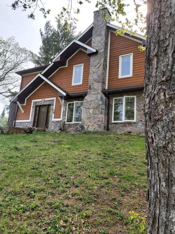 Huge ( 1000' ) Waterfront , Absolutely  Privacy In Muskoka !! - Gravenhurst