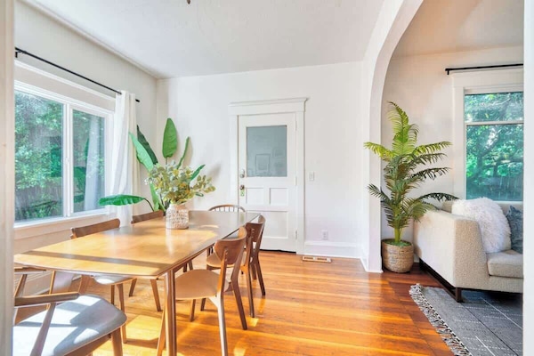 Cute & Comfortable Portland Home W/ 91 Walkscore - Portland, OR