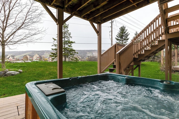 Luxury Chalet Walking Distance To Village - Ontario