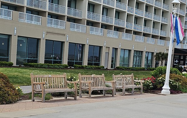 2-bedroom Condo One Block From The Oceanfront. - Virginia Beach, VA