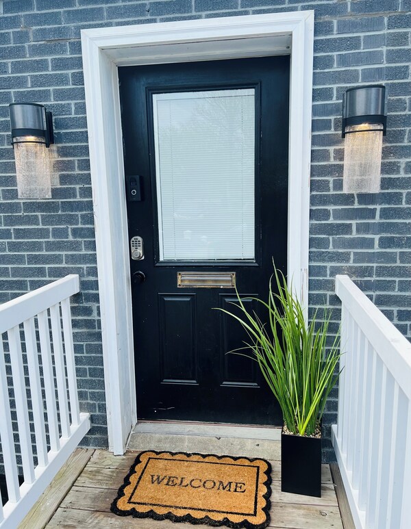 Cozy Oasis  Stylish, Spacious 4-bedroom With Private Parking Lot - Cincinnati