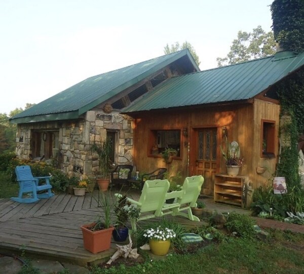 Take It Easy At This Unique And Tranquil Getaway - West Virginia