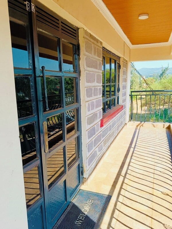 Cool Breeze Penthouse: Where Safe, Clean Comfort Meets Convenience - Kisumu