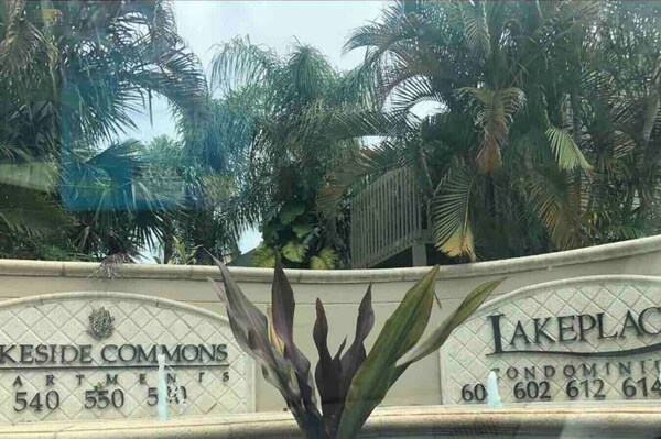 Wonderful Condo Close To Outlets And City Place! - West Palm Beach, FL