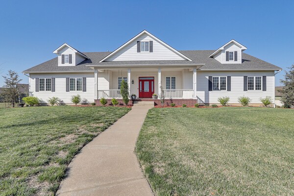 Balcony & Patio: Spacious Home In Bel Aire! - Kansas (State)