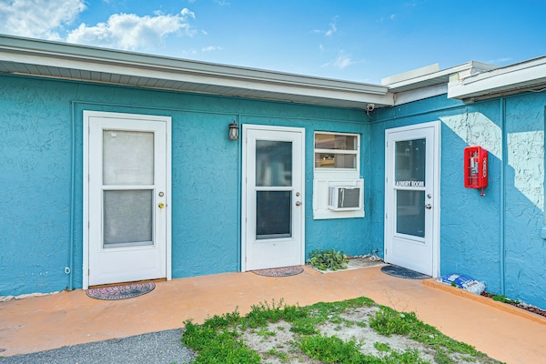 < 1 Mi To Beach: Hudson Apt W/ Fishing Dock Access - Hudson, FL