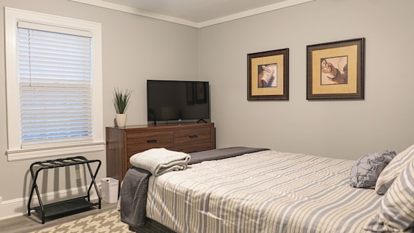 Charming 2br Guest House In Historic High Point  Walk To Hpu, Museums & Dining! - High Point, NC