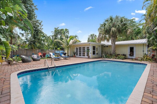 Sawfish Bay Bungalow Old Florida Charm - Jupiter, FL