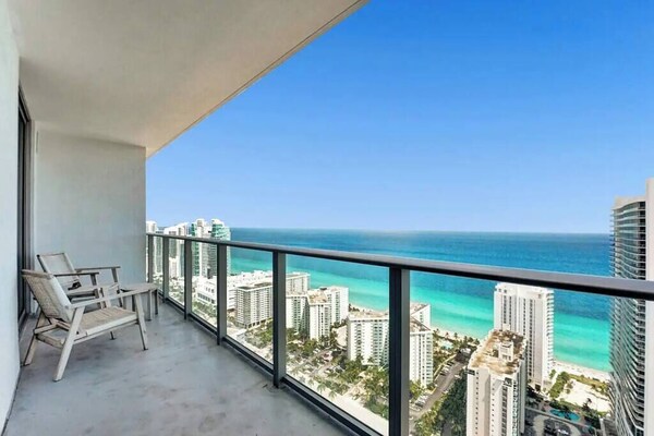 Stunning Apartment At 39th Floor With Ocean View. - Hollywood, FL