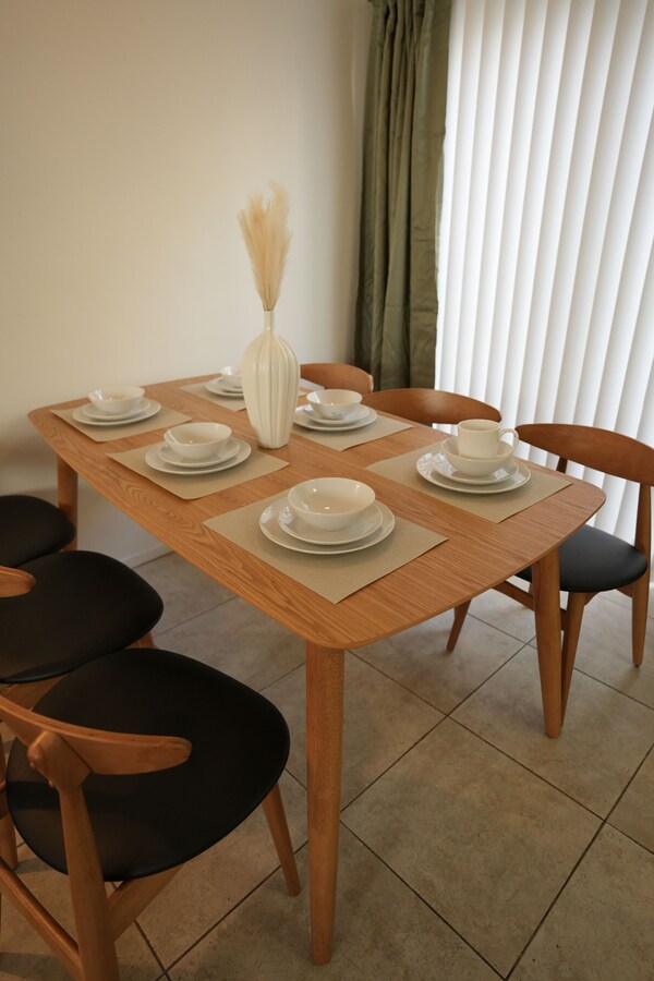 Sleek 2br Townhome In Surfcity Minutes From Disney - Huntington Beach, CA