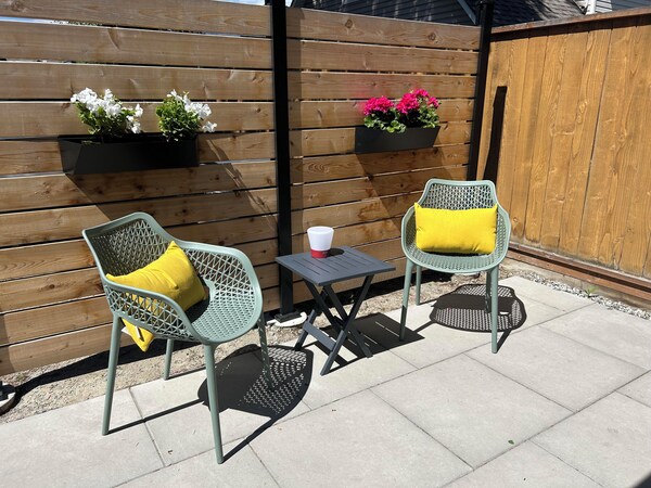 Parkside Pad In Kelowna's North End. Steps To The Brewery District & The Lake. - Kelowna
