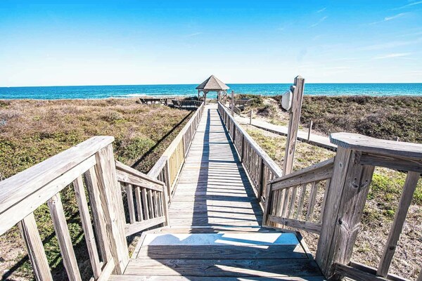 Spacious 2br Condo W/ Beach Access - Duck, NC