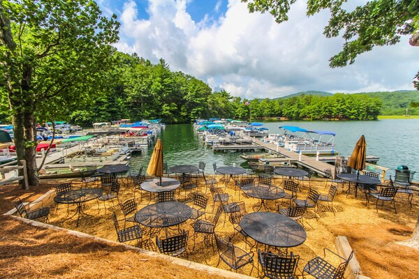Mountain Condo W/ Deck & Fireplace - Jasper, GA
