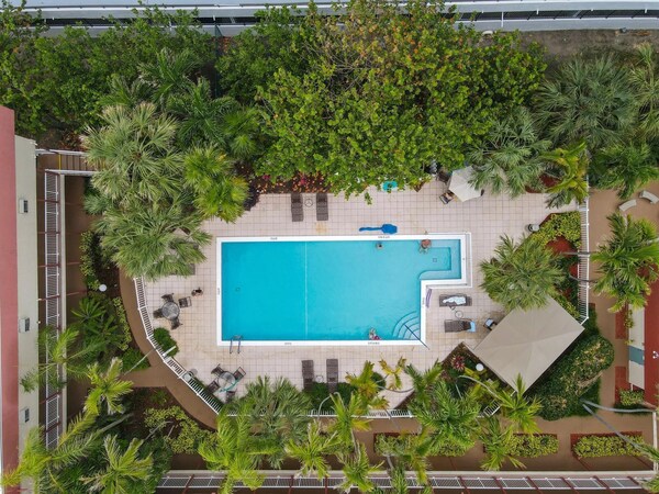 Oceanfront 1br Condo | Direct Beach Access | Pools - Deerfield Beach, FL