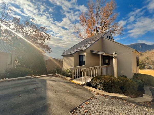 Mountain Retreat W/ Jacuzzi, Pools & Fireplace - Lake Lure, NC